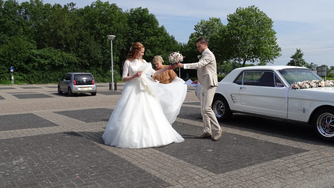Alida Dunnink en Jaco Opschoor trouwen én stemmen (Foto's en film ...