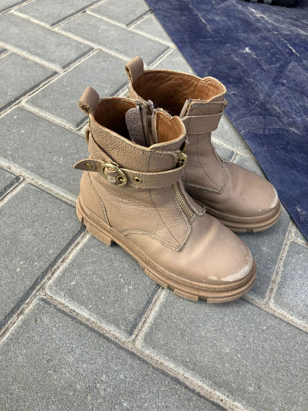 Wie heeft per ongeluk het verkeerde paar schoenen aangetrokken bij het ...